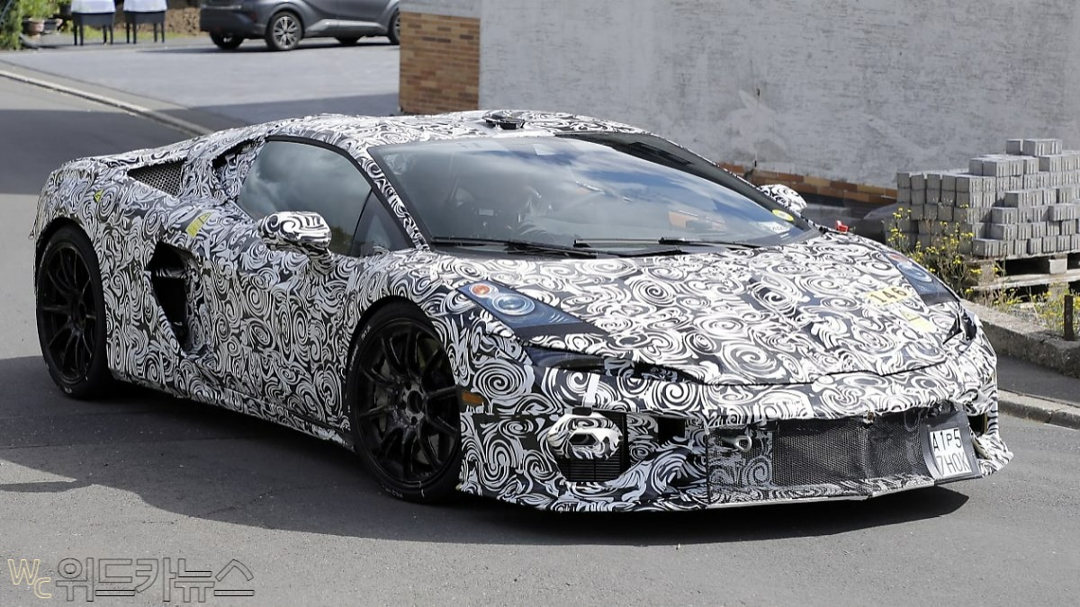 “우라칸 후속?” 람보르기니, 신형 테스트카 포착됐다