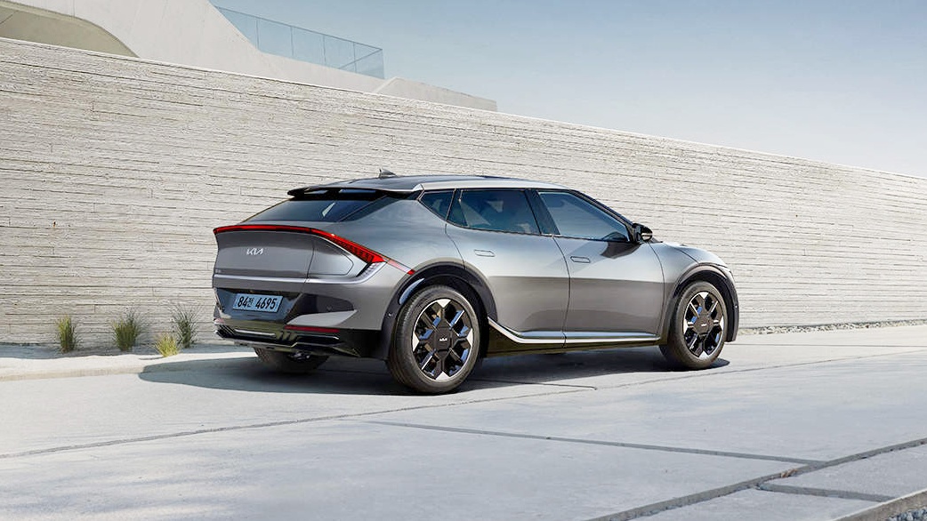 "먼저 산 사람들 안됐네요"..신형 EV6, 결국 '이런' 결정 내렸다